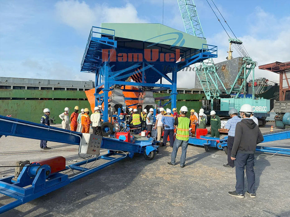 Tàu phân bón cập bến là bao ra liền – Hệ thống đóng bao tự động cho cảng.